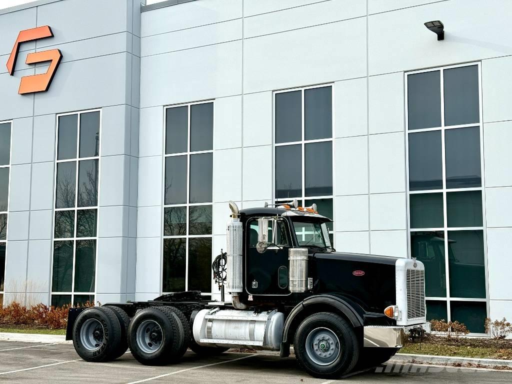 Peterbilt 357, 2003, New Lenox, Illinois, USA - Brukt trekkvogner ...