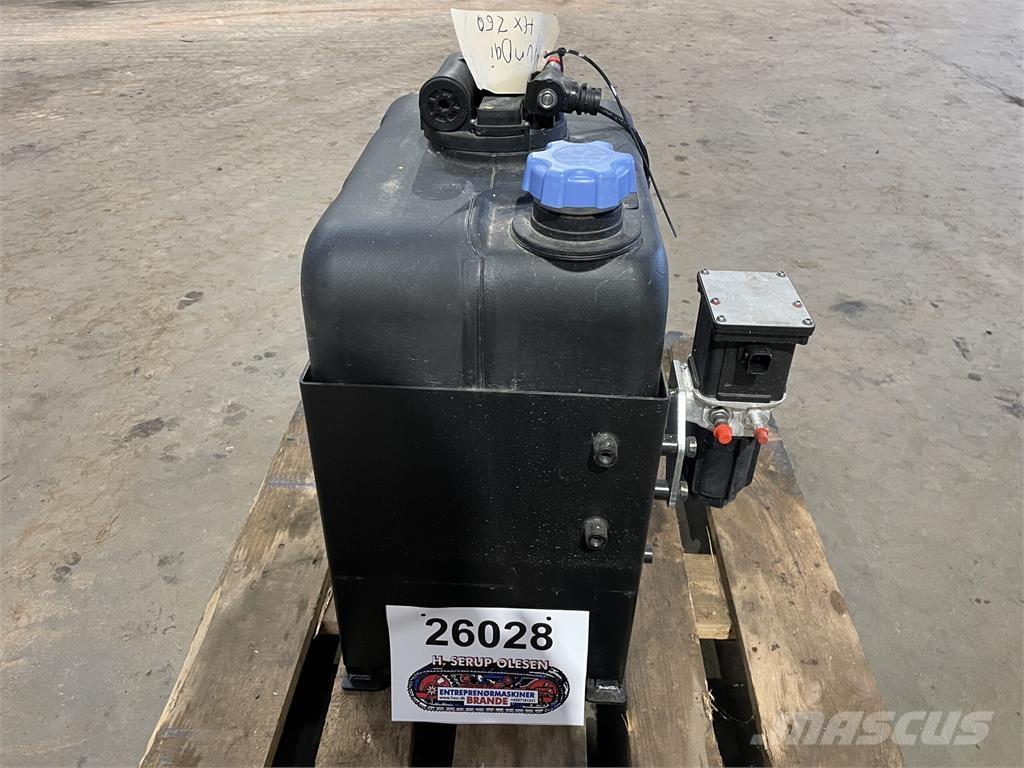 Hyundai HX260L AdBlue Tank, Danmark - Brukt andre komponenter - Mascus ...